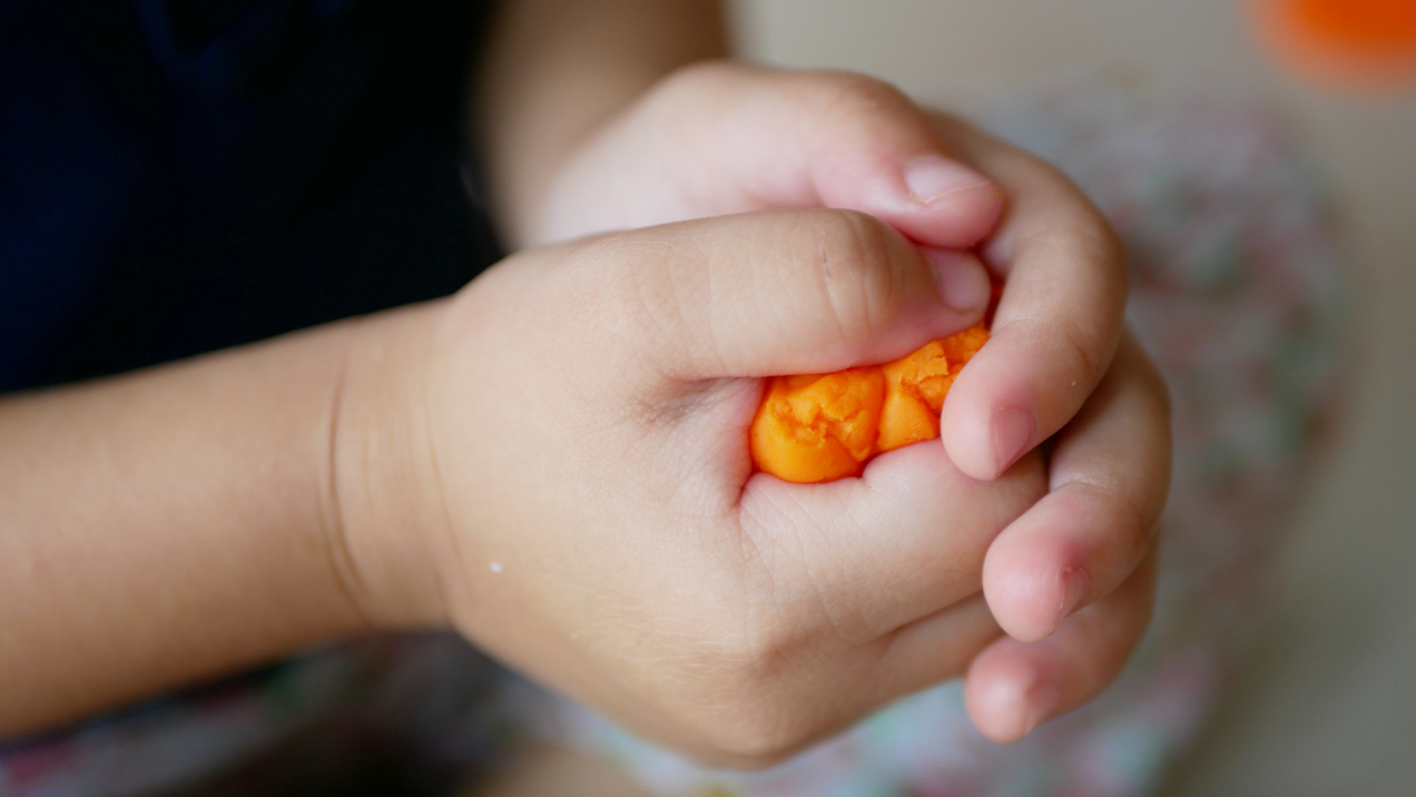 The Benefits of Playing With Playdough / Playdoh (Plus a recipe for ...